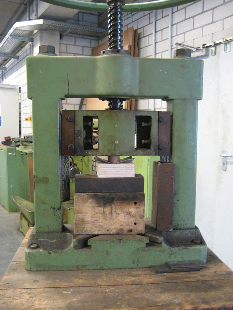 Würfel - Spindelpresse - Burg Giebichenstein Kunsthochschule Halle